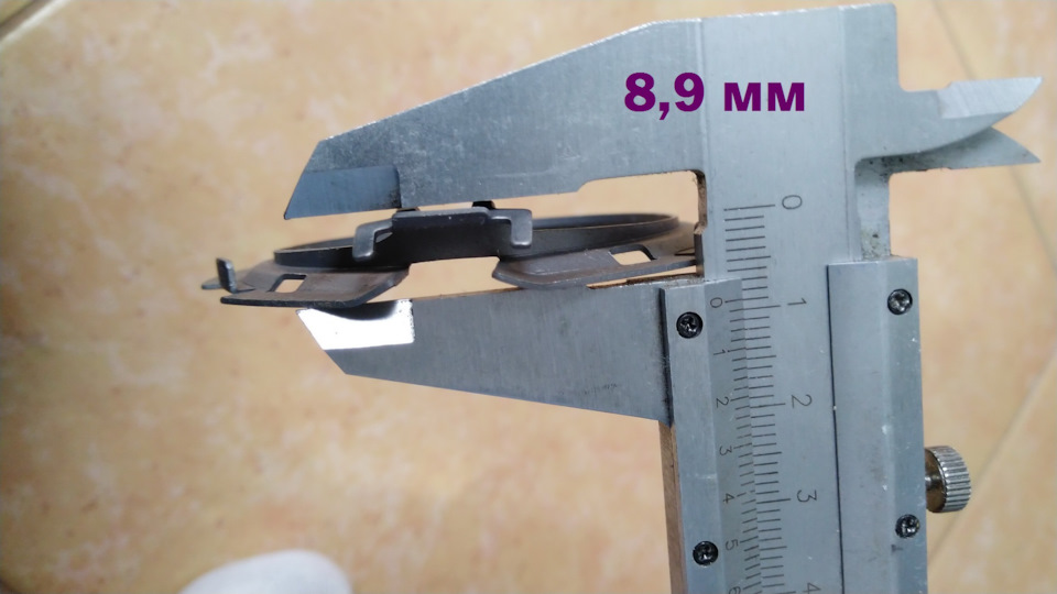 Renault. Держатель датчика ABS 47960BC00A. — Renault Scenic II, 1,5 л ...