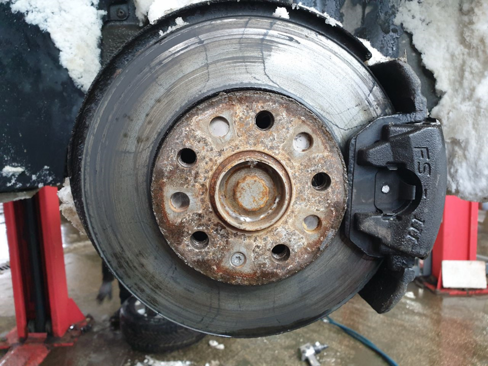 Замена тормозных дисков или знакомство с ABS — Skoda Octavia A7 Mk3, 1 ...