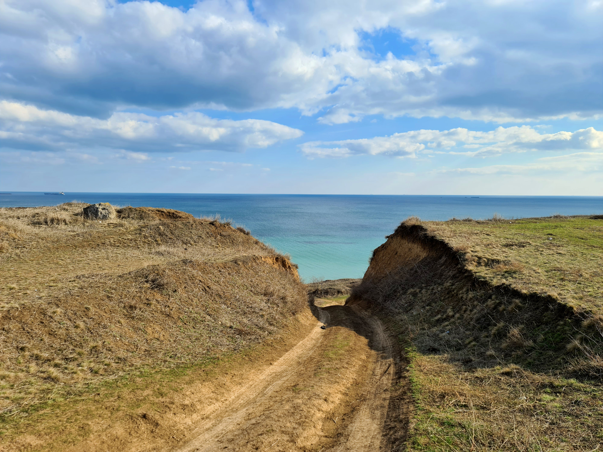 Демонстрация круиз-контроля на низких скоростях при движении на ...