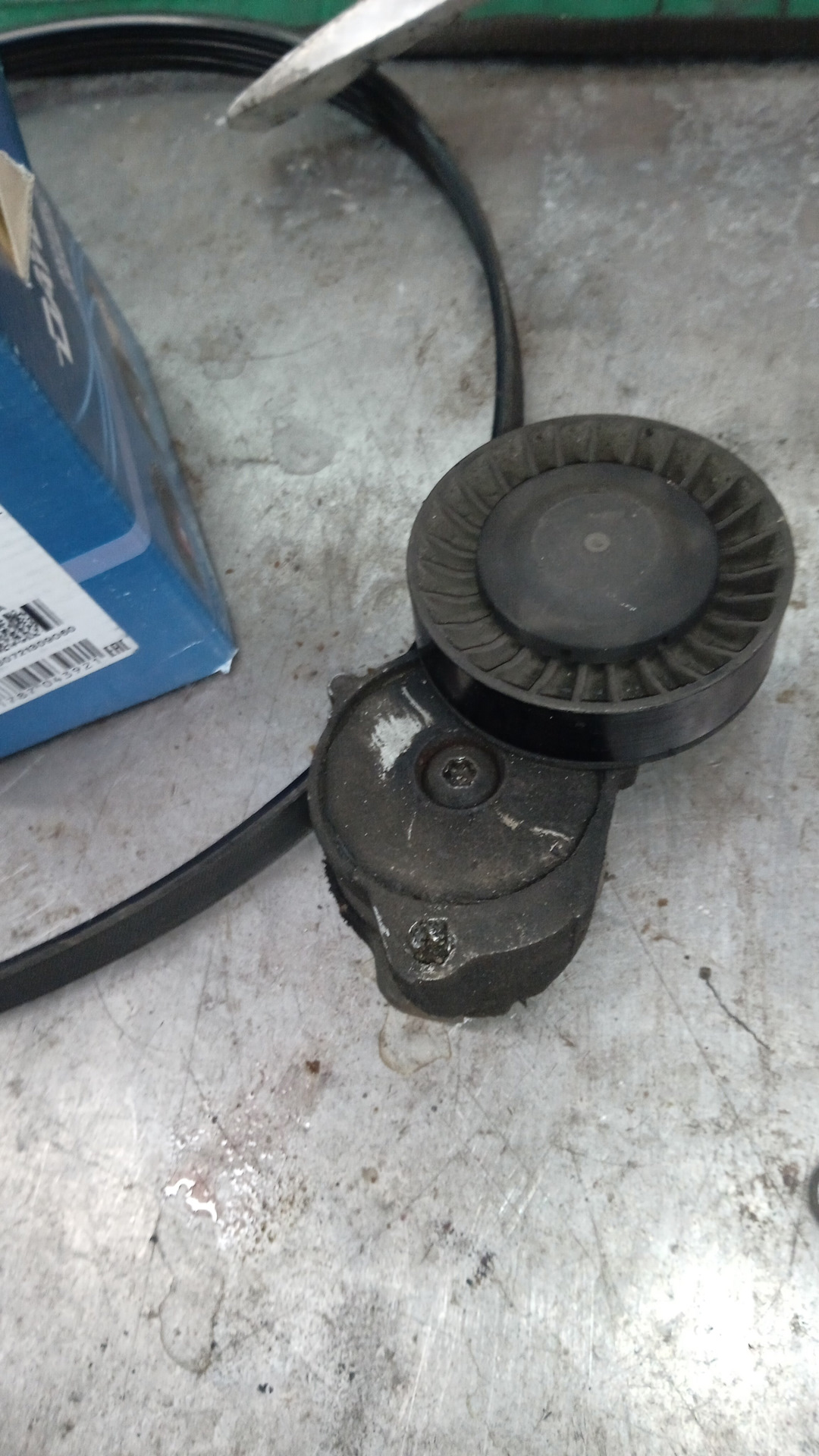 Свист из-под капота, мелкие работы — Volvo S80 (2G), 2,5 л, 2007 года ...