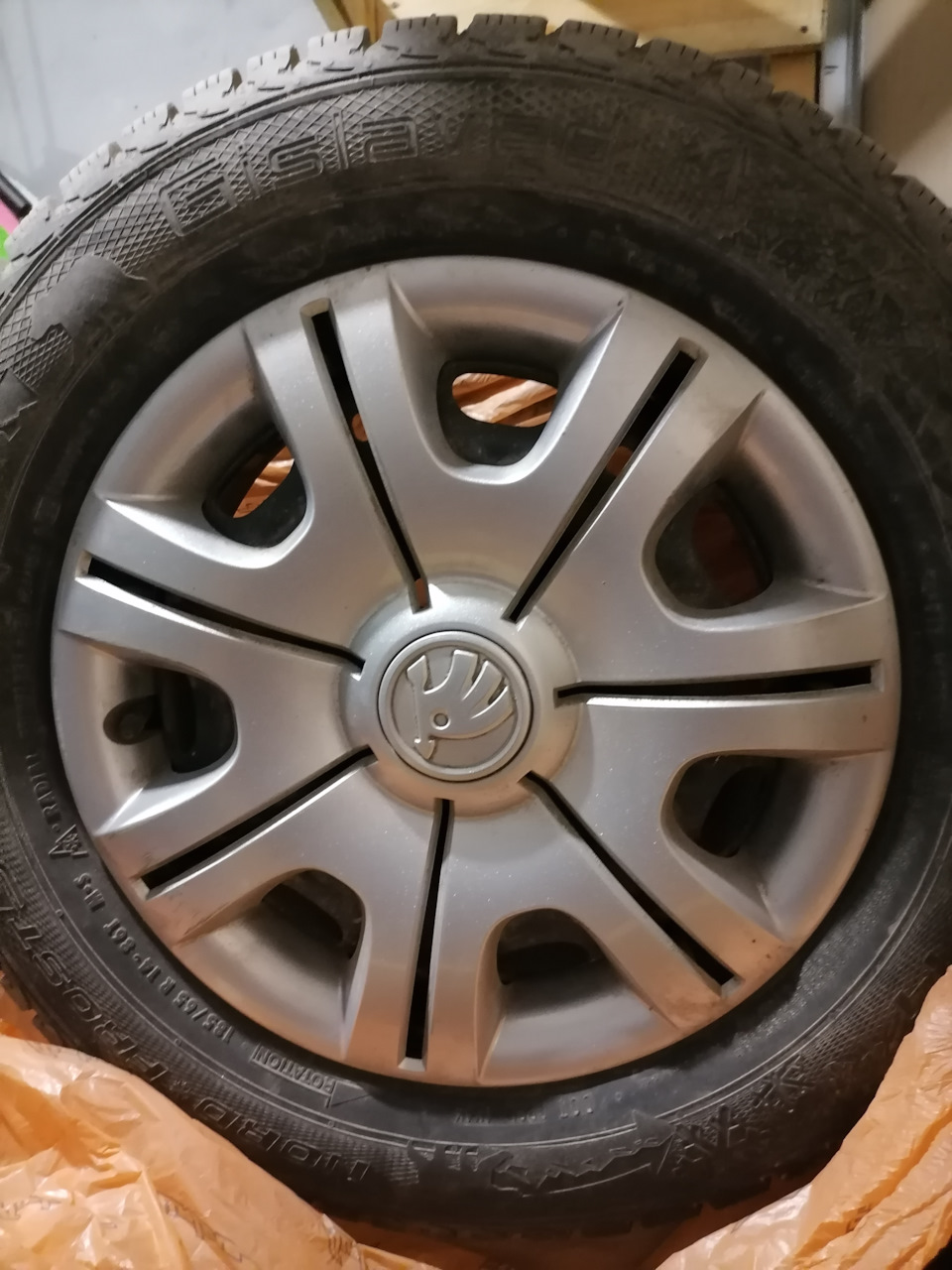 Продам диски и колпаки — Skoda Fabia Mk2, 1,6 л, 2013 года | колёсные ...