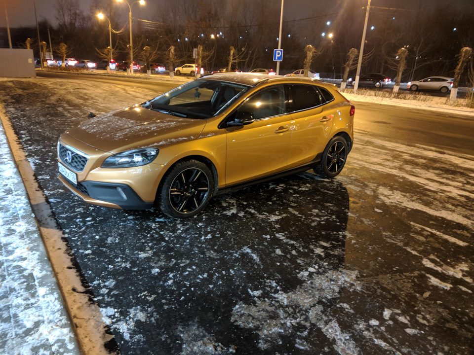 Mefitis 18 в радикально черном цвете — Volvo V40 Cross Country, 2 л ...