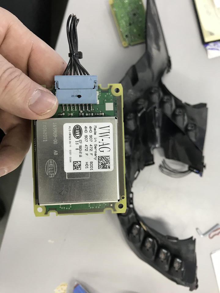 Блок управления LED фарами 4H0907472F на Volkswagen Golf Mk6 ...