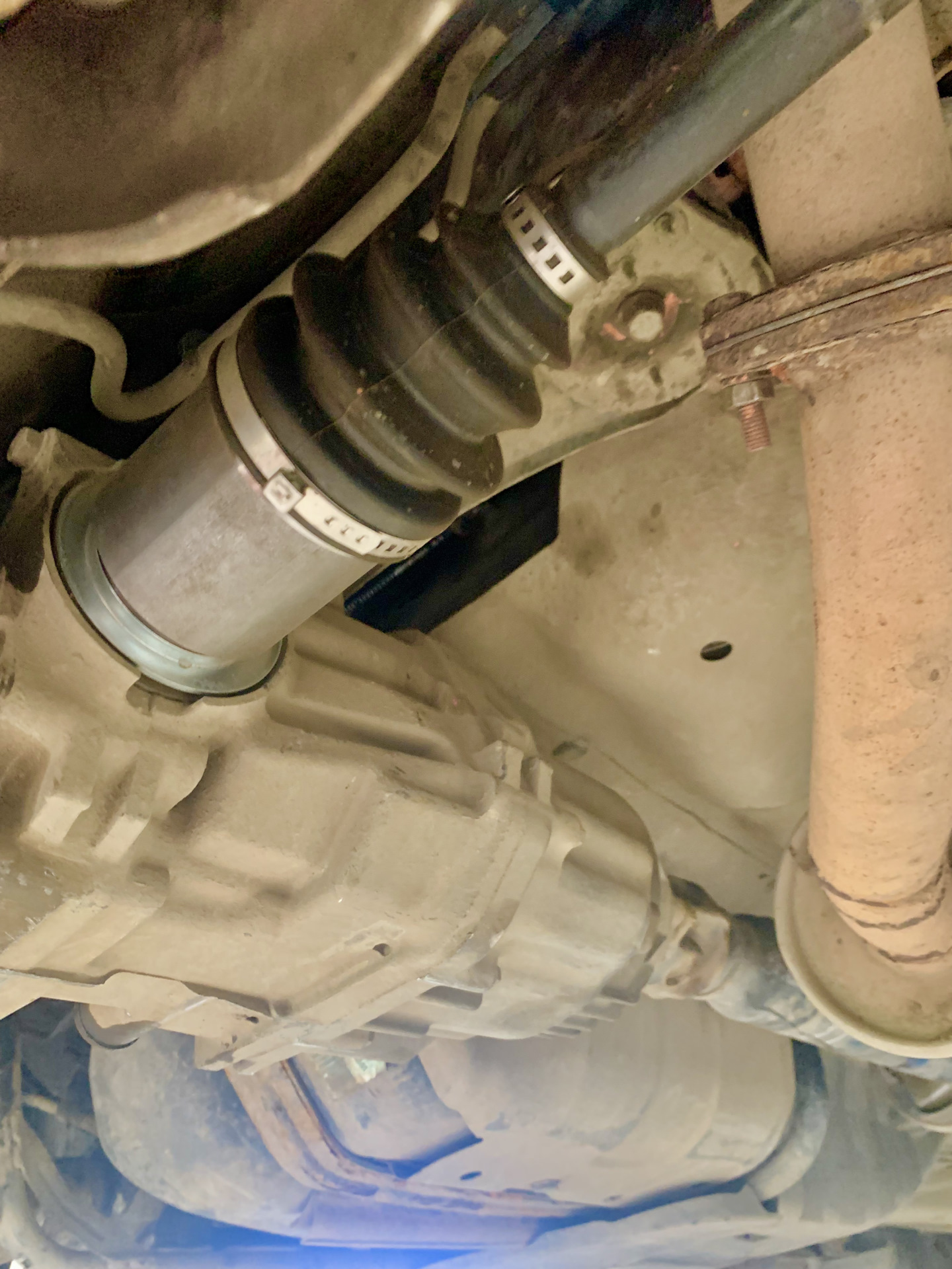 Замена шруса и масла в редукторе — Honda CR-V (RE), 2,4 л, 2008 года ...