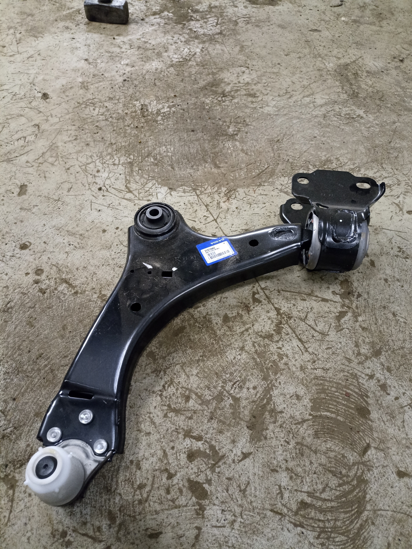 Меняем рычаги) — Volvo XC70 III, 3 л, 2011 года | запчасти | DRIVE2