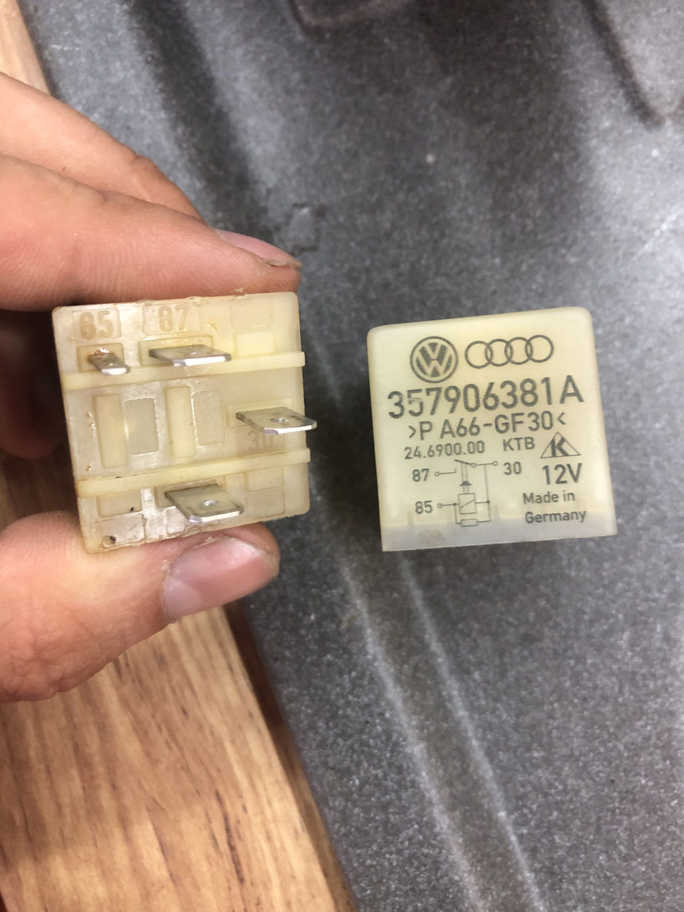 357906381A Реле бензонасоса / AUDI A-3, SEAT, SKODA, VW 1.0-2.8 95~ VAG ...