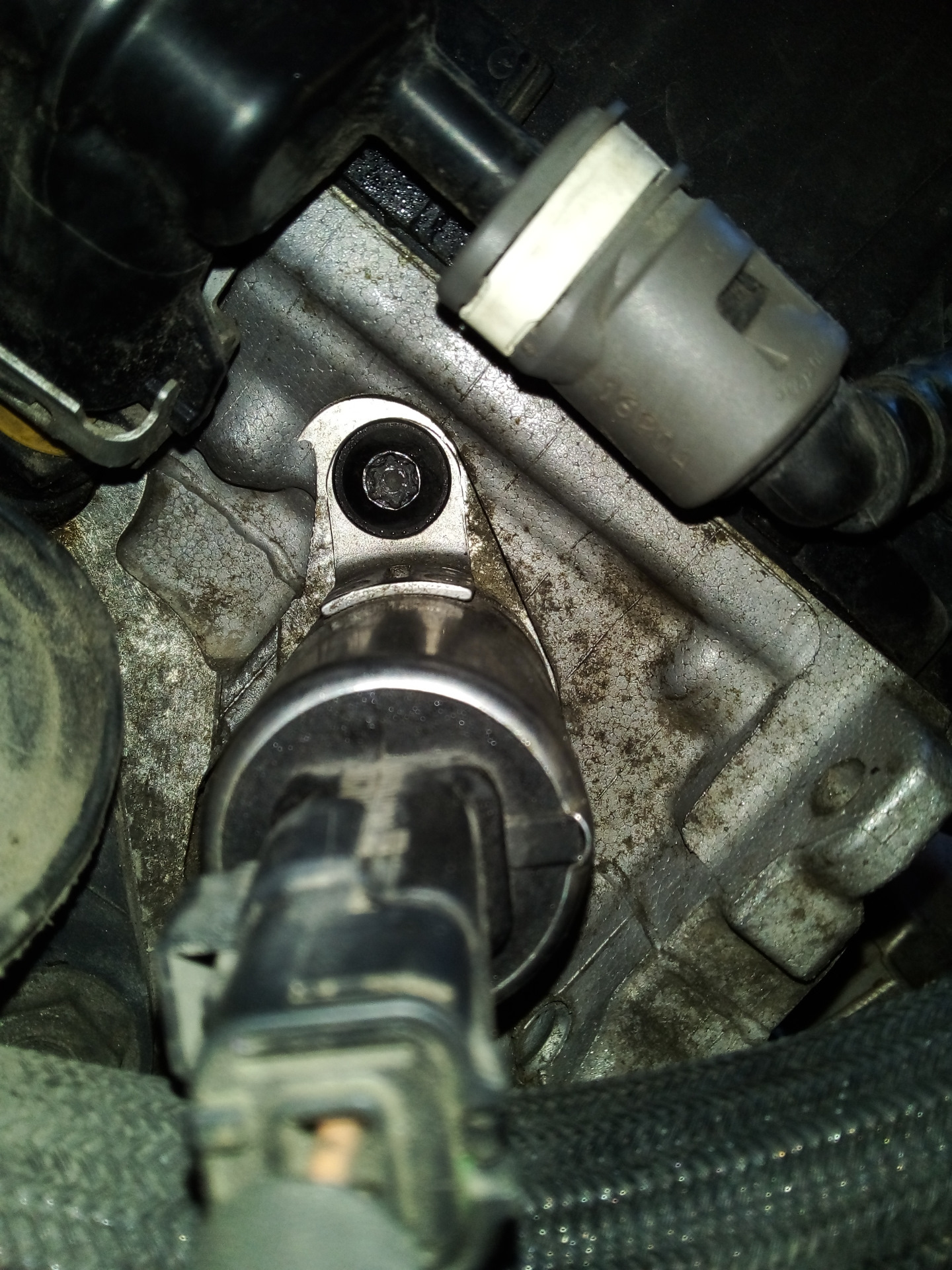 Промывка электромагнитных клапанов впуск/выпуск — Peugeot 308 (1G), 1,6 ...