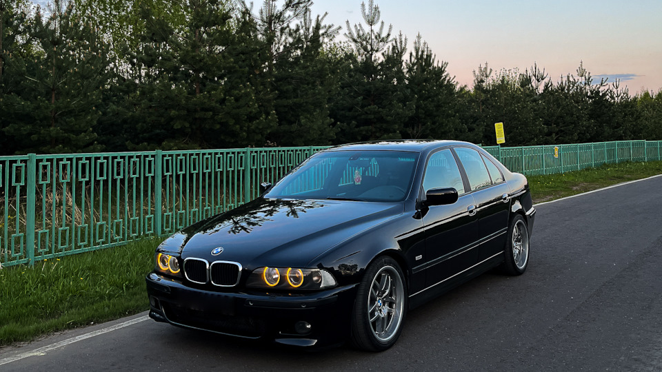 Желтые led маркеры и проставки на колеса — BMW 5 series (E39), 3 л ...