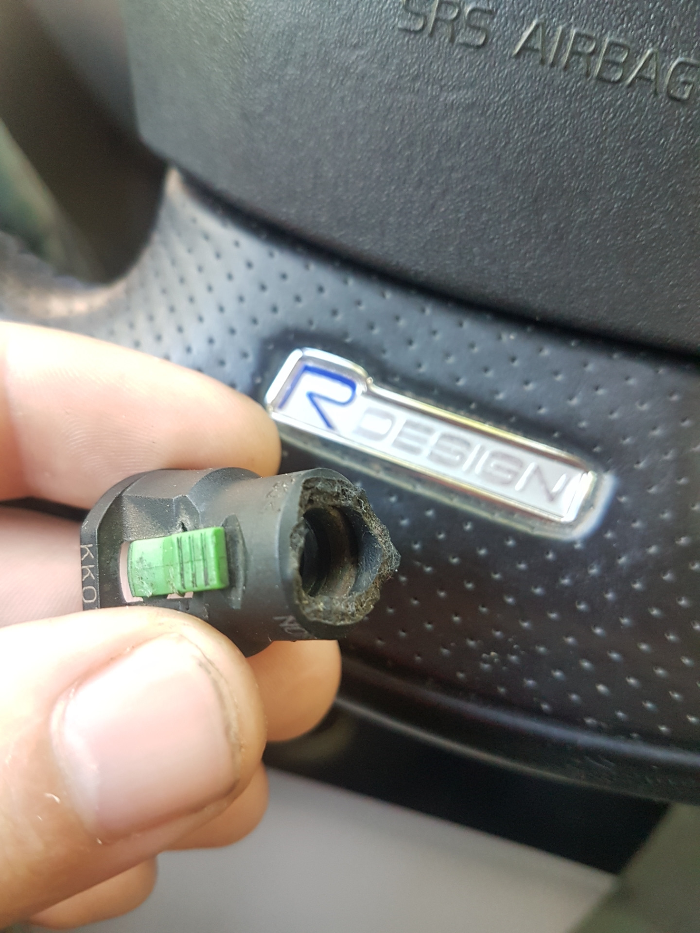 Замена патрубка охлаждения — Volvo S40 (2G), 2,4 л, 2008 года | поломка ...