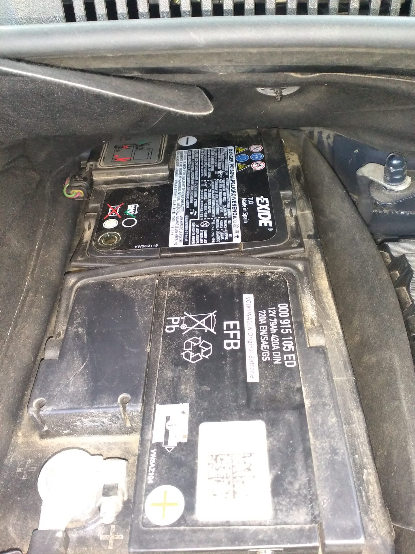 Замена штатного аккумулятора — Volkswagen Sharan (2G), 2 л, 2015 года ...