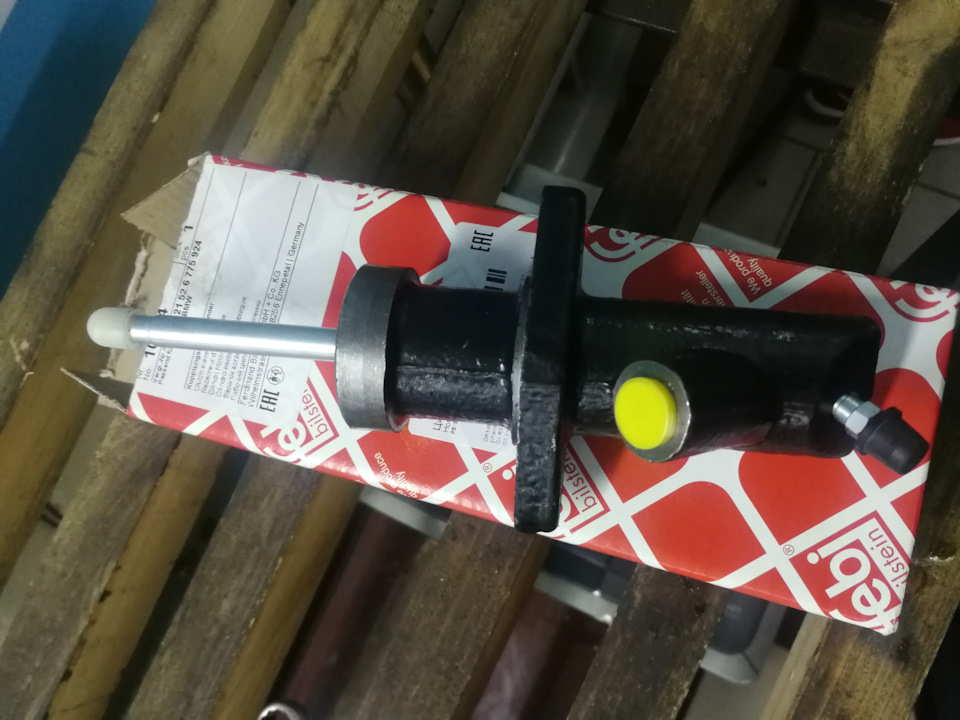 Рабочий цилиндр сцепления — BMW 5 series (E34), 2,5 л, 1994 года ...