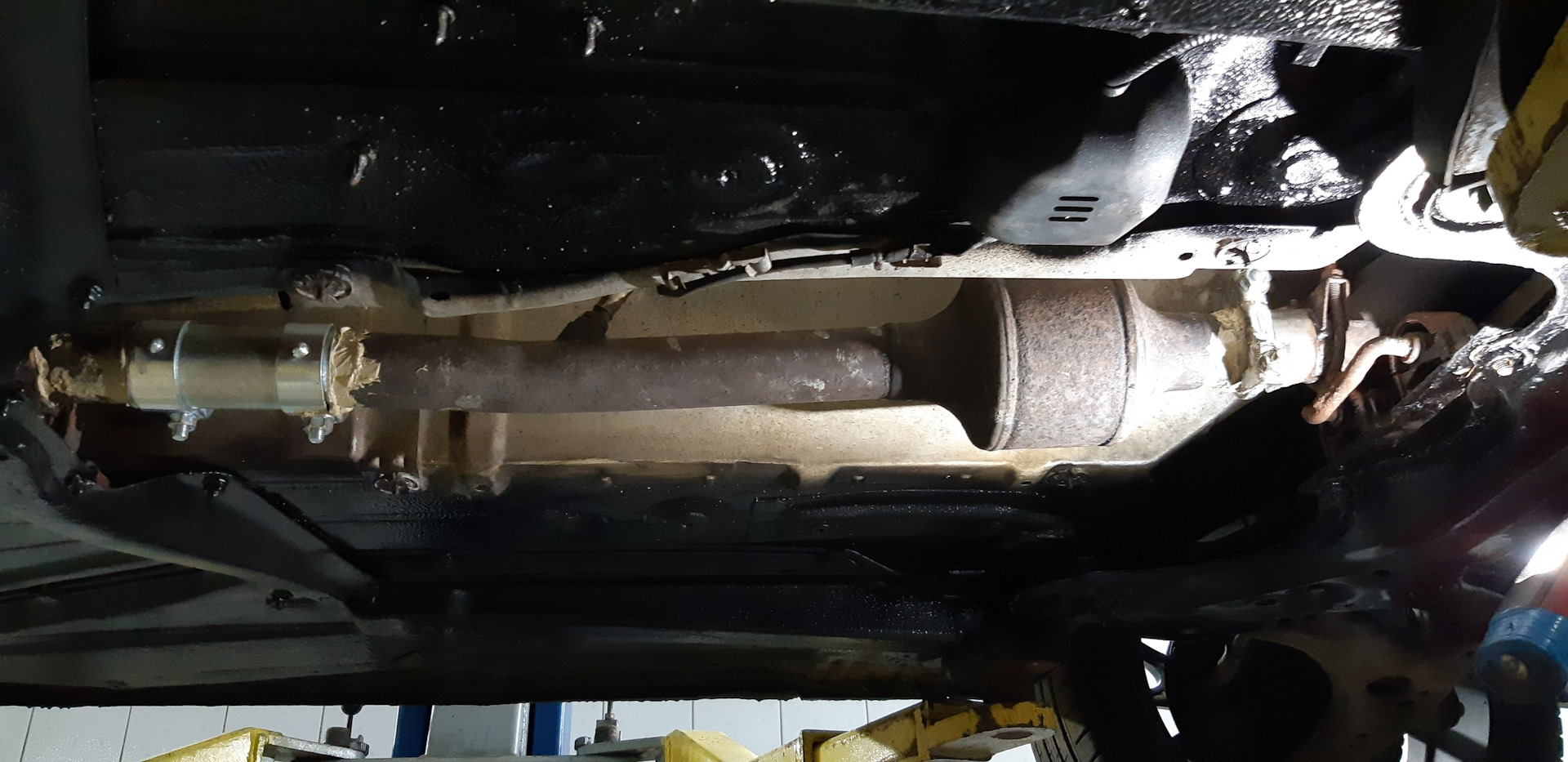 Ревизия и ремонт выхлопной системы — Volkswagen Bora (1G), 1,6 л, 2003 ...