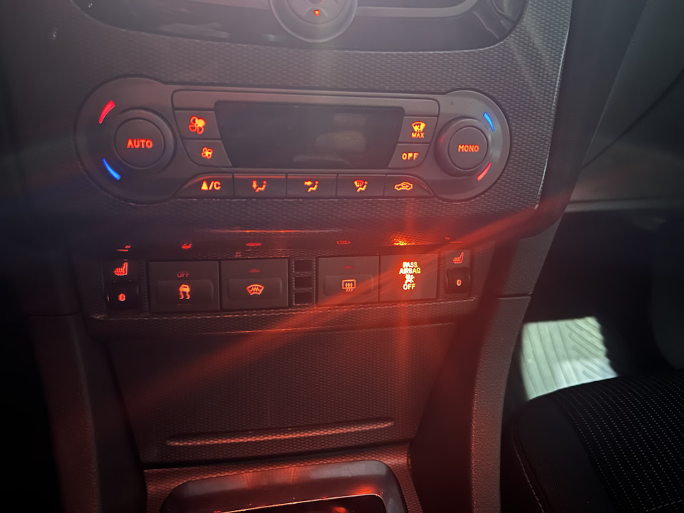 Кнопка ESP/Airbag — Ford Focus Hatchback II, 1,6 л, 2010 года | своими ...