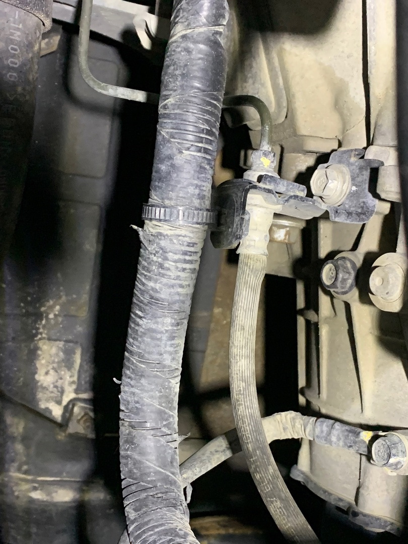 Замена шланга сцепления — KIA Cerato (2G), 1,6 л, 2009 года | своими ...