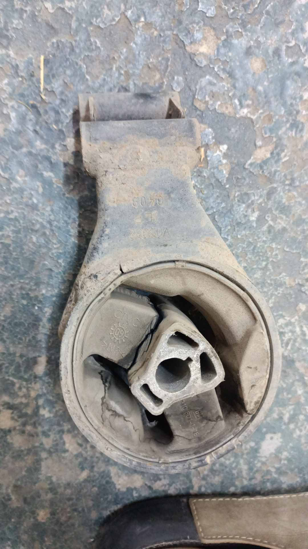 Замена подушки АКПП — Opel Insignia (1G), 2 л, 2009 года | визит на ...