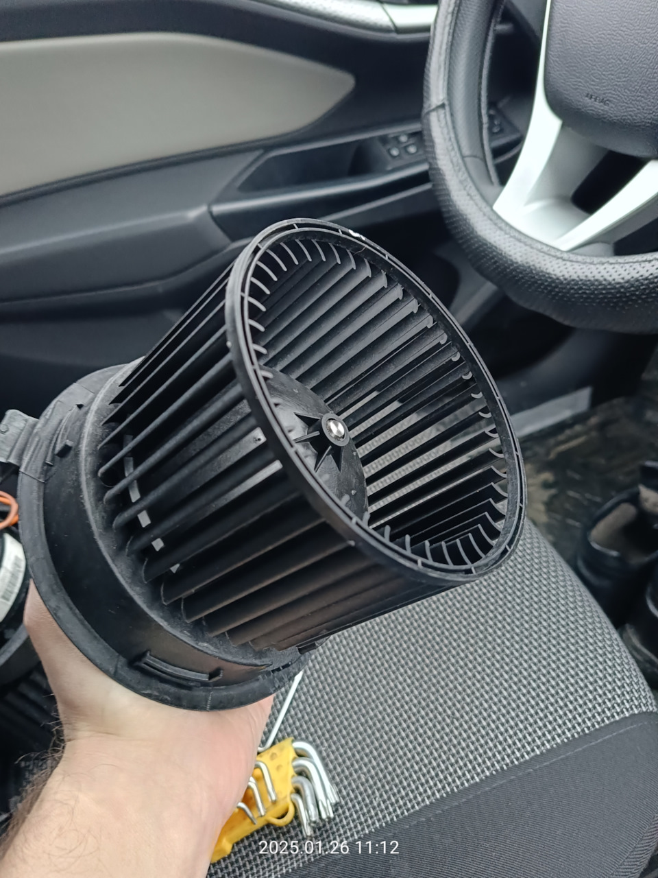 Замена моторчика отопителя — Lada Vesta SW Cross (1G), 1,6 л, 2020 года ...