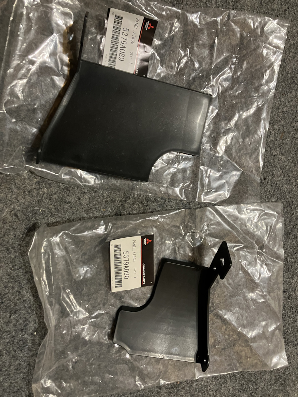 5379A090 Крышка решетки радиатора правая Mitsubishi | Запчасти на DRIVE2