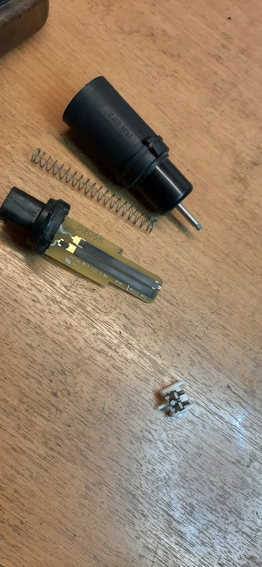 замена оригинальному тормозному датчику 30742306 — Volvo S60 (1G), 2,5 ...