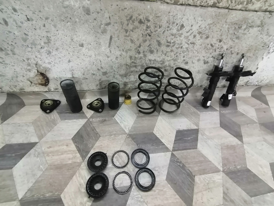 #153. ТО амортизаторов. — Ford Focus Hatchback II, 1,6 л, 2008 года ...