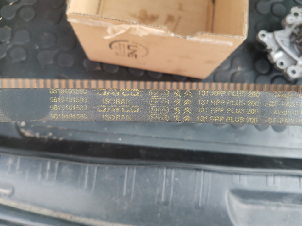 #6.(часть 1) замена ГРМ (+помпа, антифриз) — Peugeot 308 SW (2G), 1,5 л ...