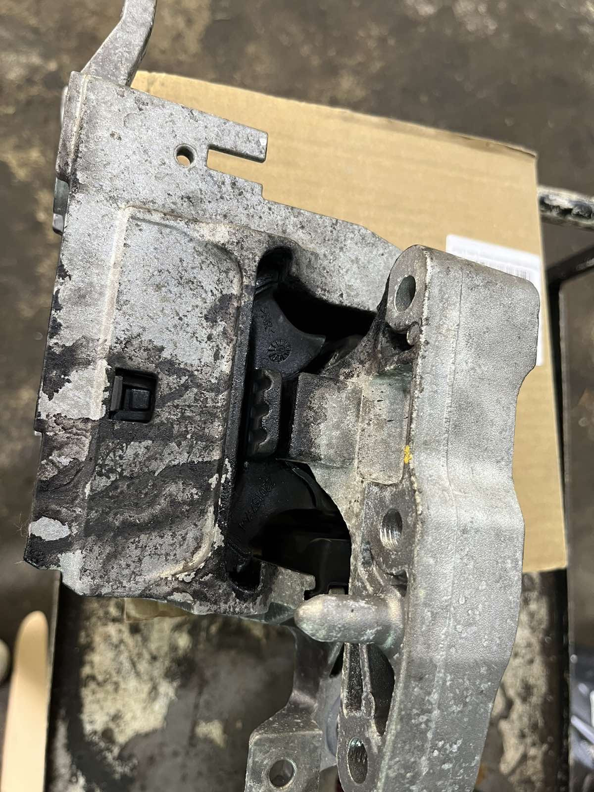 Замена правой подушки двигателя — MINI Cooper S Mk III, 2 л, 2018 года ...