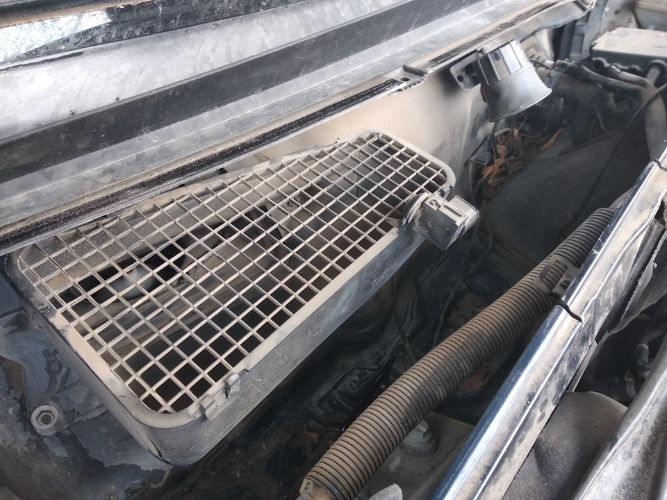 Замена сенсора качества воздуха — Audi Q5 (1G), 2 л, 2010 года | своими ...