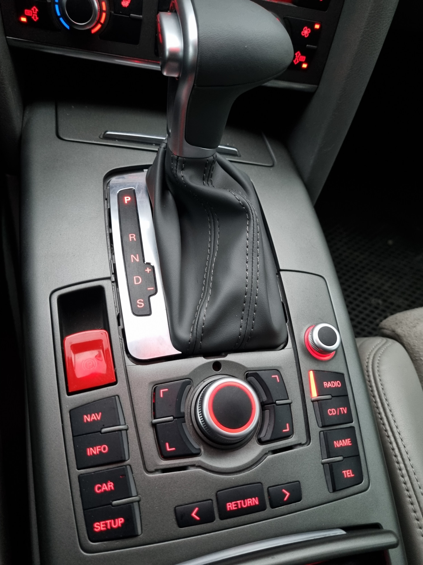 Внутрянка (покраска молдингов и пластика+ручка акпп) — Audi A6 (C6), 3 л, 2004 года | стайлинг ...