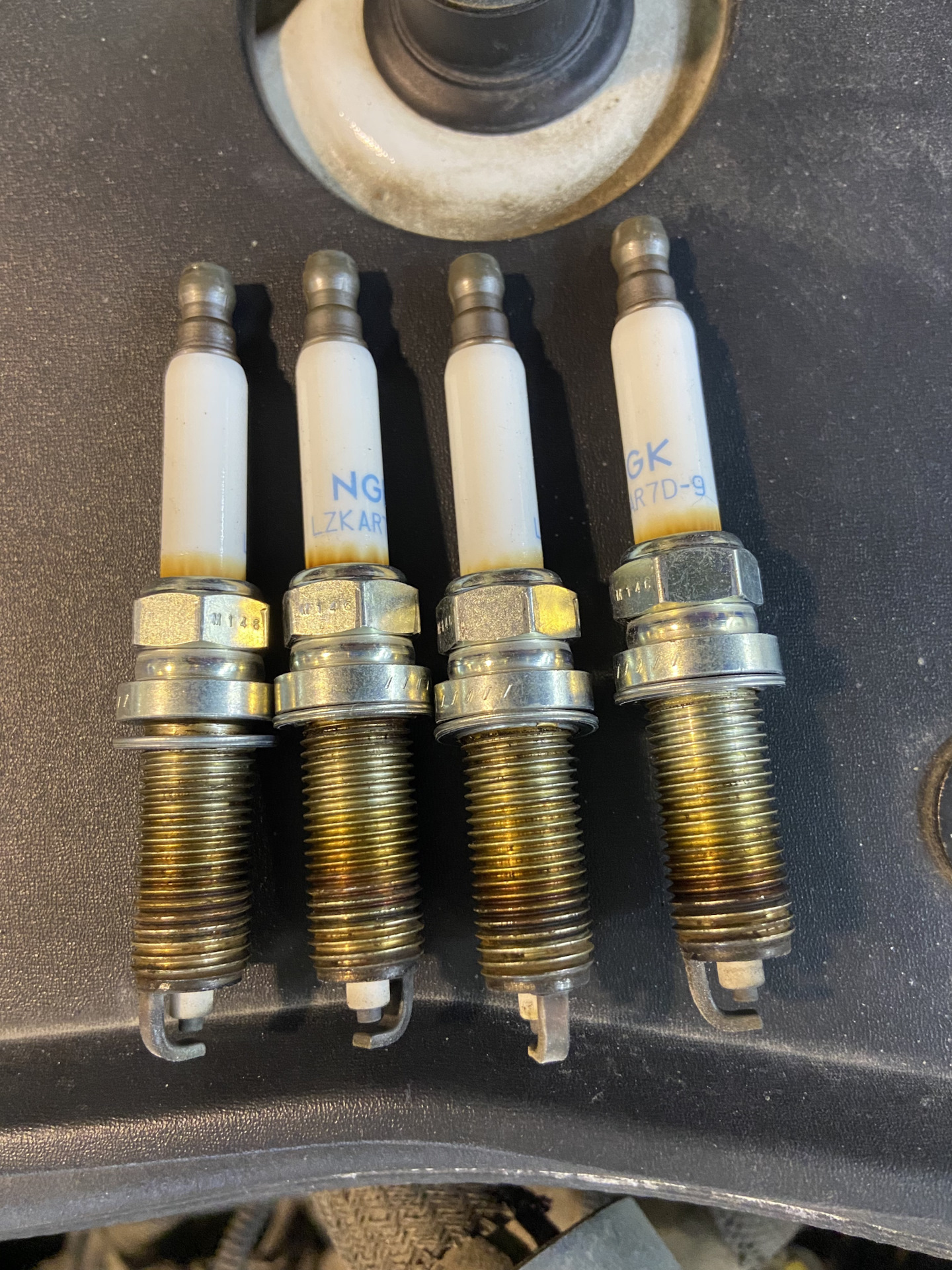 Плановая замена свечей зажигания 🫠 — Renault Arkana, 1,6 л, 2020 года ...