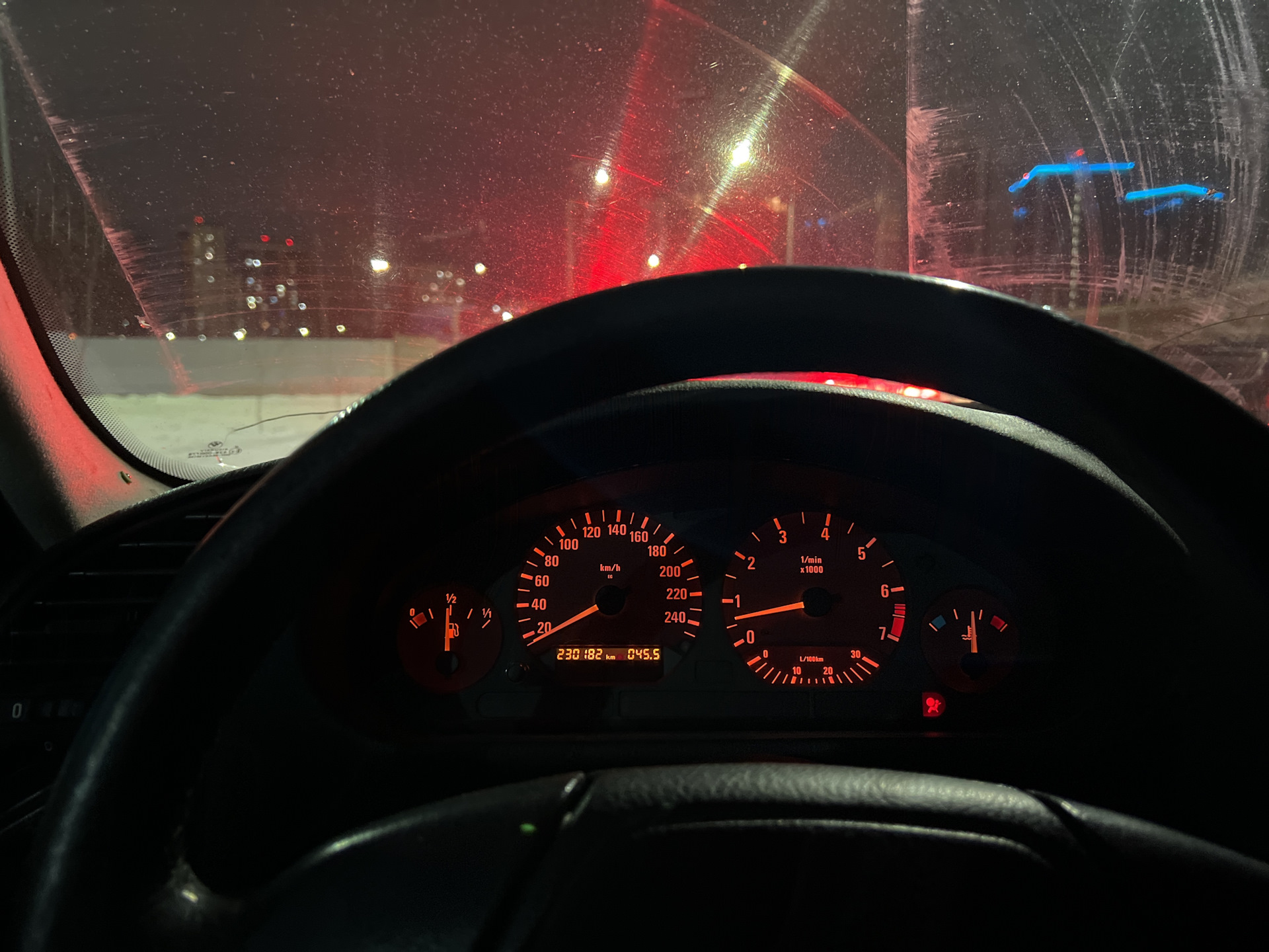 Замена лобового стекла — BMW 3 series (E36), 2 л, 1995 года | визит на ...