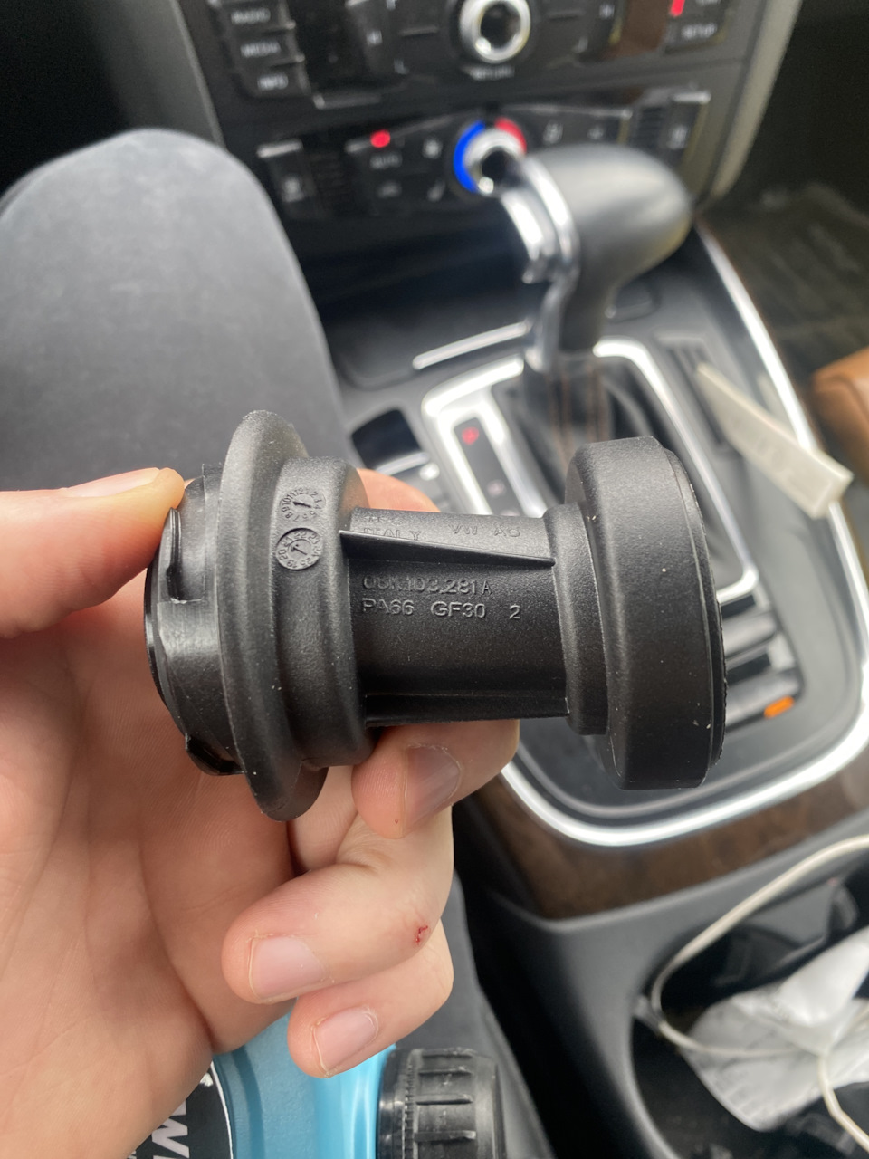 06K103281A Патрубок для заливания масла VAG | Запчасти на DRIVE2