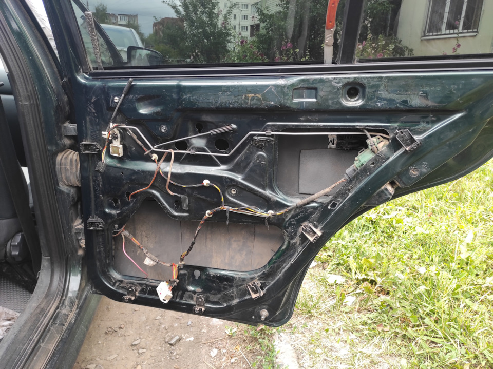 Ремонт заднего правого стеклоподъемника — Skoda Octavia A4 Mk1, 1,6 л ...