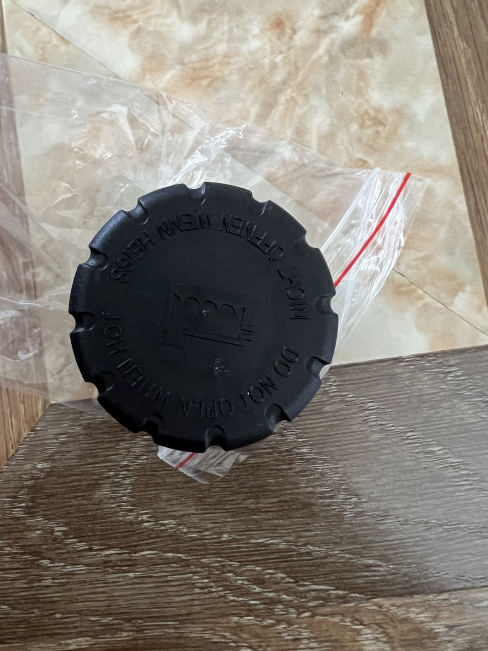 Замена трубки вентиляции картерных газов, бочок антифриза — Mercedes ...