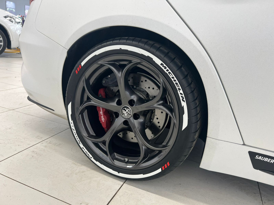 Наклейки на колеса — Alfa Romeo Giulia (952), 2,9 л, 2016 года | шины ...