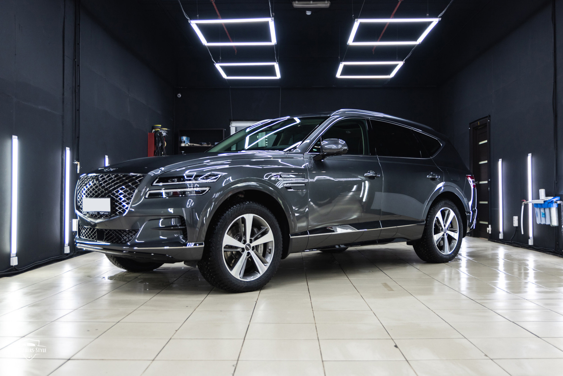 Оклейка Genesis GV80 матовой антигравийной плёнкой Llumar Matte ...