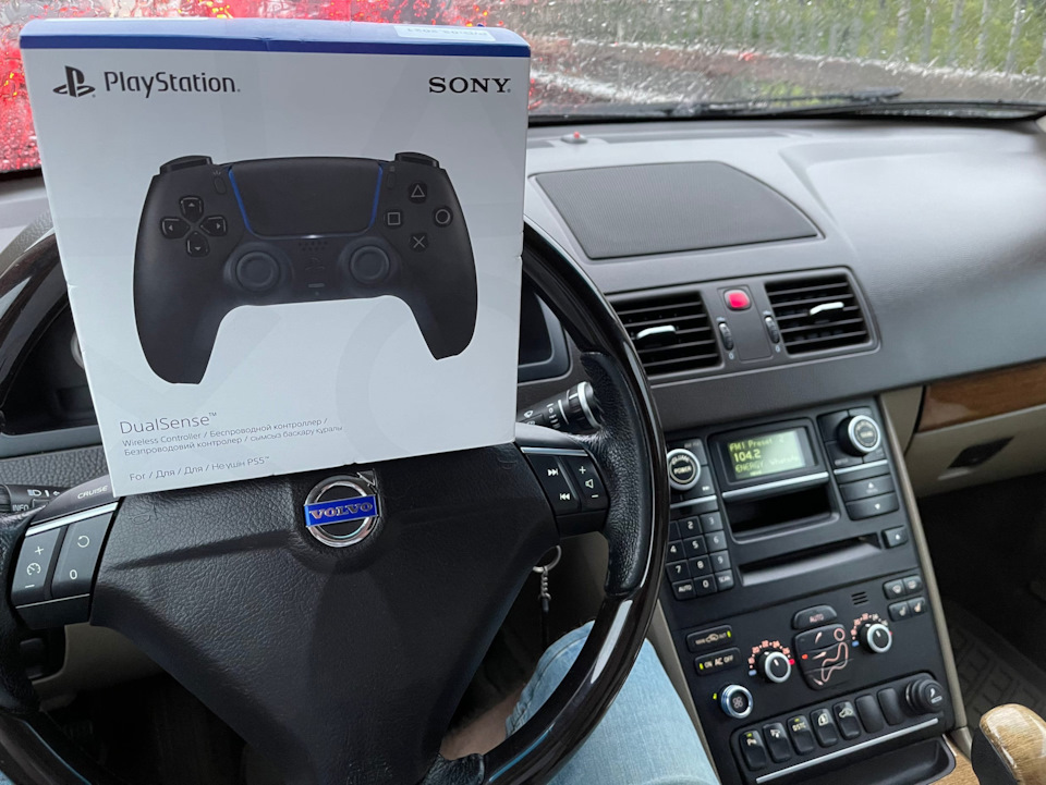PS5, подарок от жены и довольный шпиц! — Volvo XC90 (1G), 2,5 л, 2007 года | фотография | DRIVE2