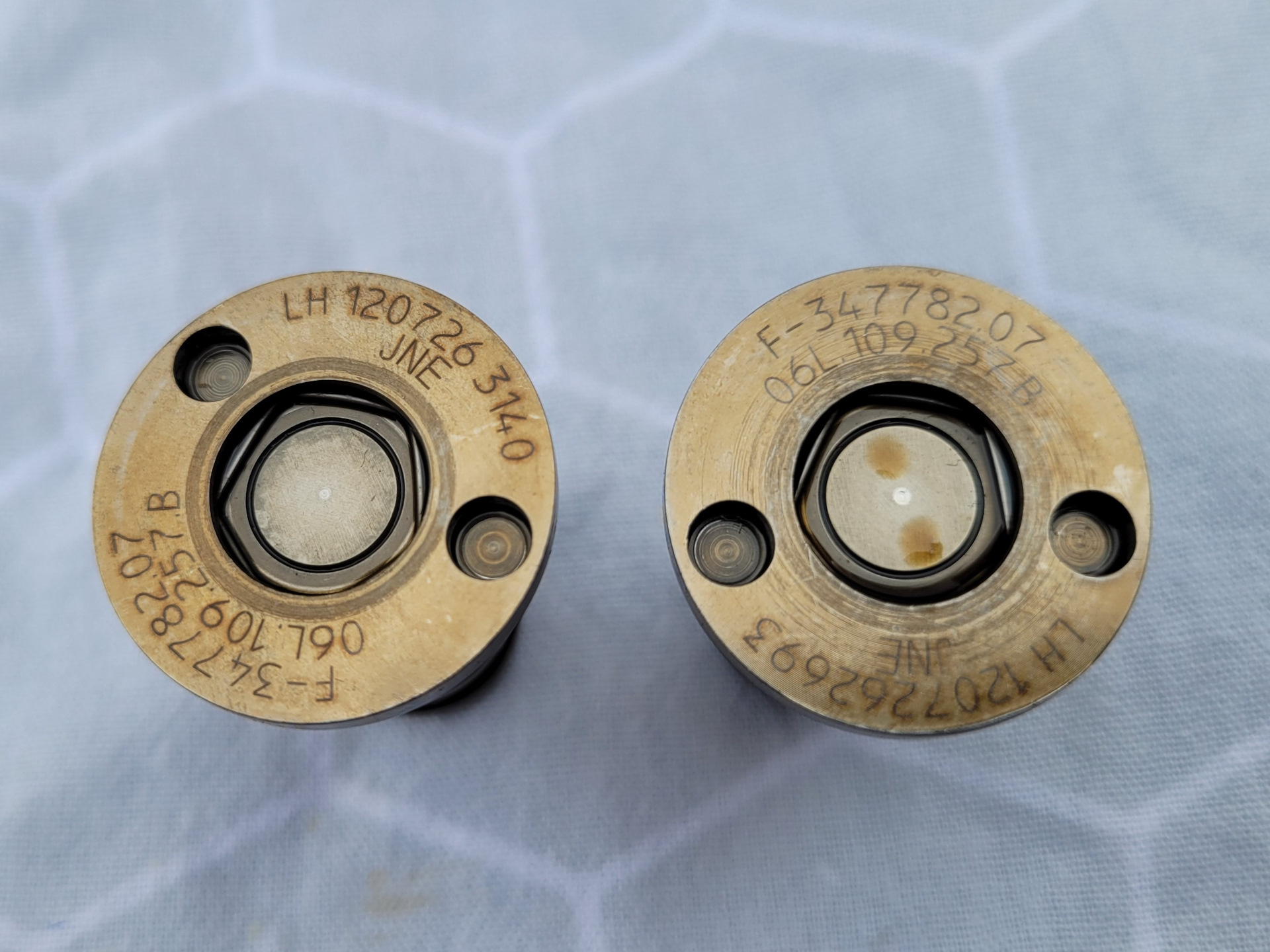 Замена клапанов фазорегуляторов — Audi Q5 (1G), 2 л, 2012 года | своими ...