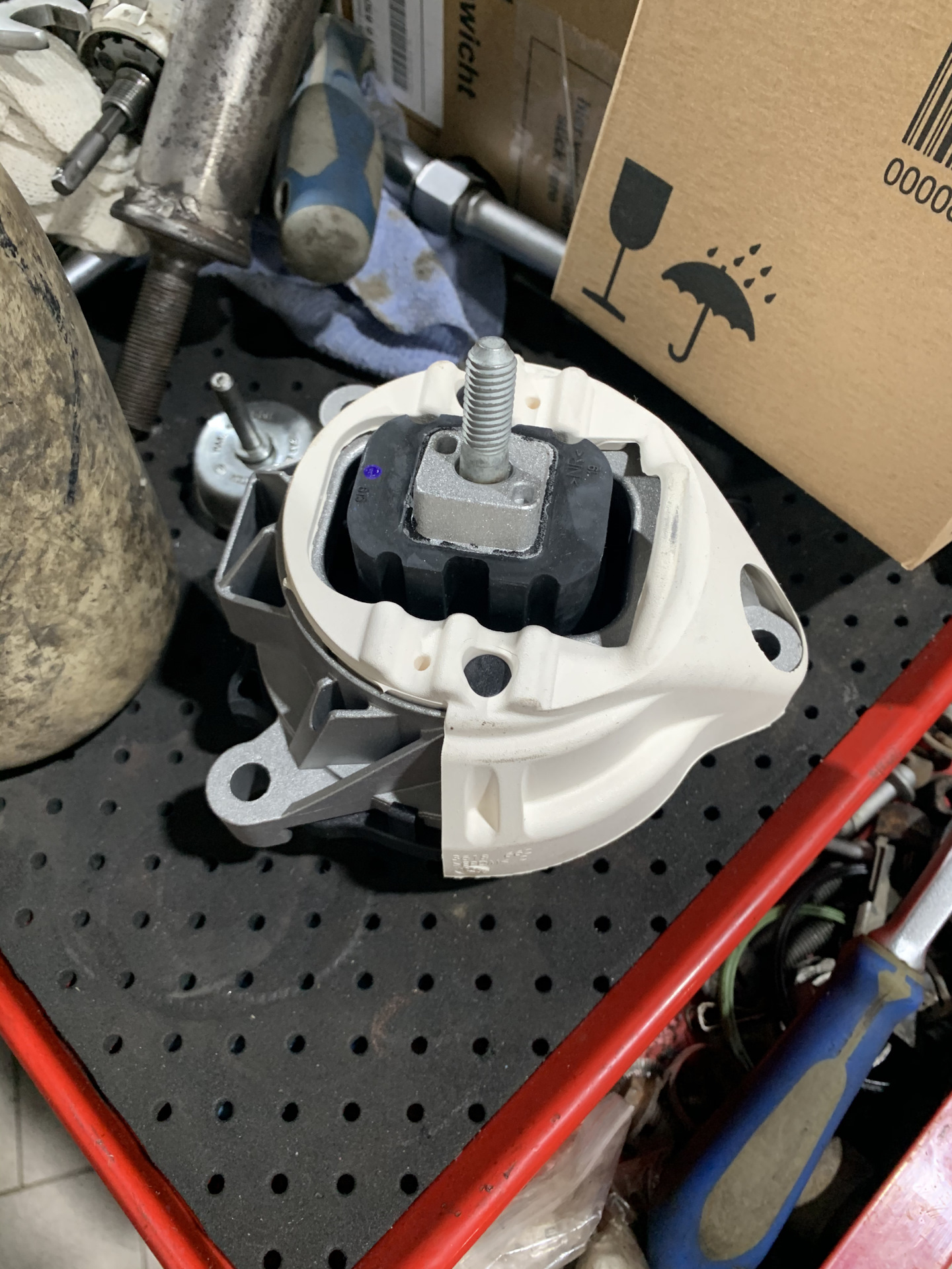 Замена подушек двс — BMW X3 (F25), 2 л, 2012 года | визит на сервис ...