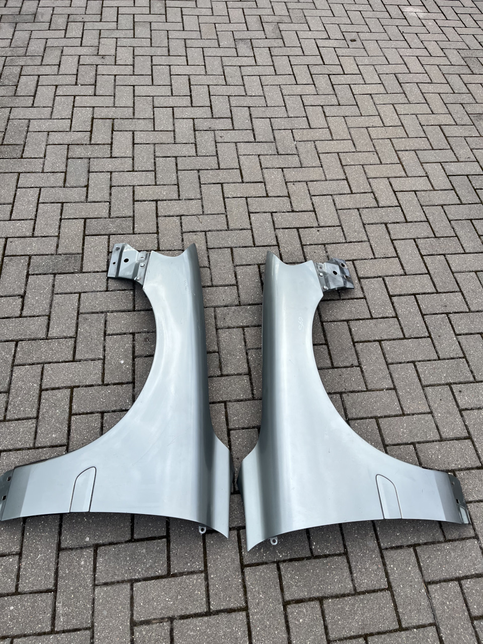 В наличии крылья Volvo S60P2 — Volvo_Barn_Spare на DRIVE2
