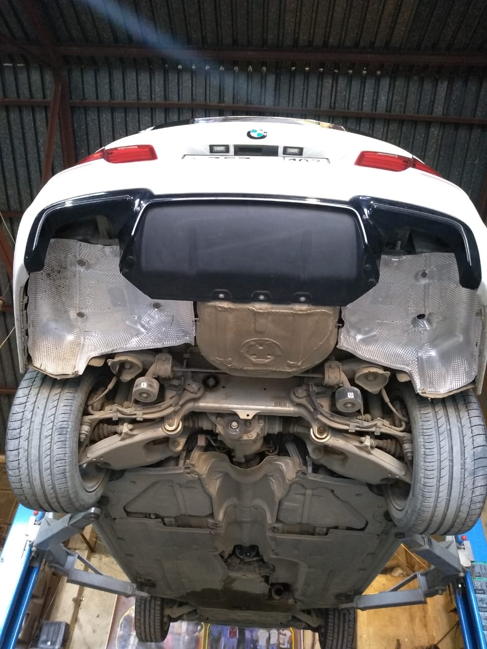 Раздвоенный выхлоп BMW F10 535i с двойными насадками — BMW 5 series ...