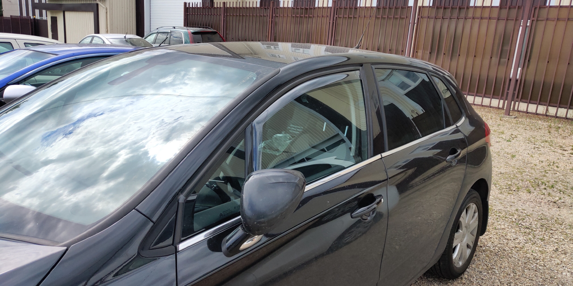 Дифлекторы на передние двери. — Citroen C4 (2G), 1,6 л., 2012 года ...