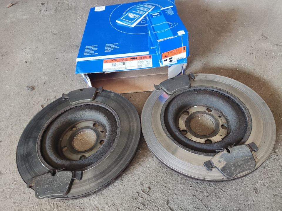 замена тормозных дисков и колодок. — Volvo V90 Cross Country, 2 л, 2018 года | расходники | DRIVE2