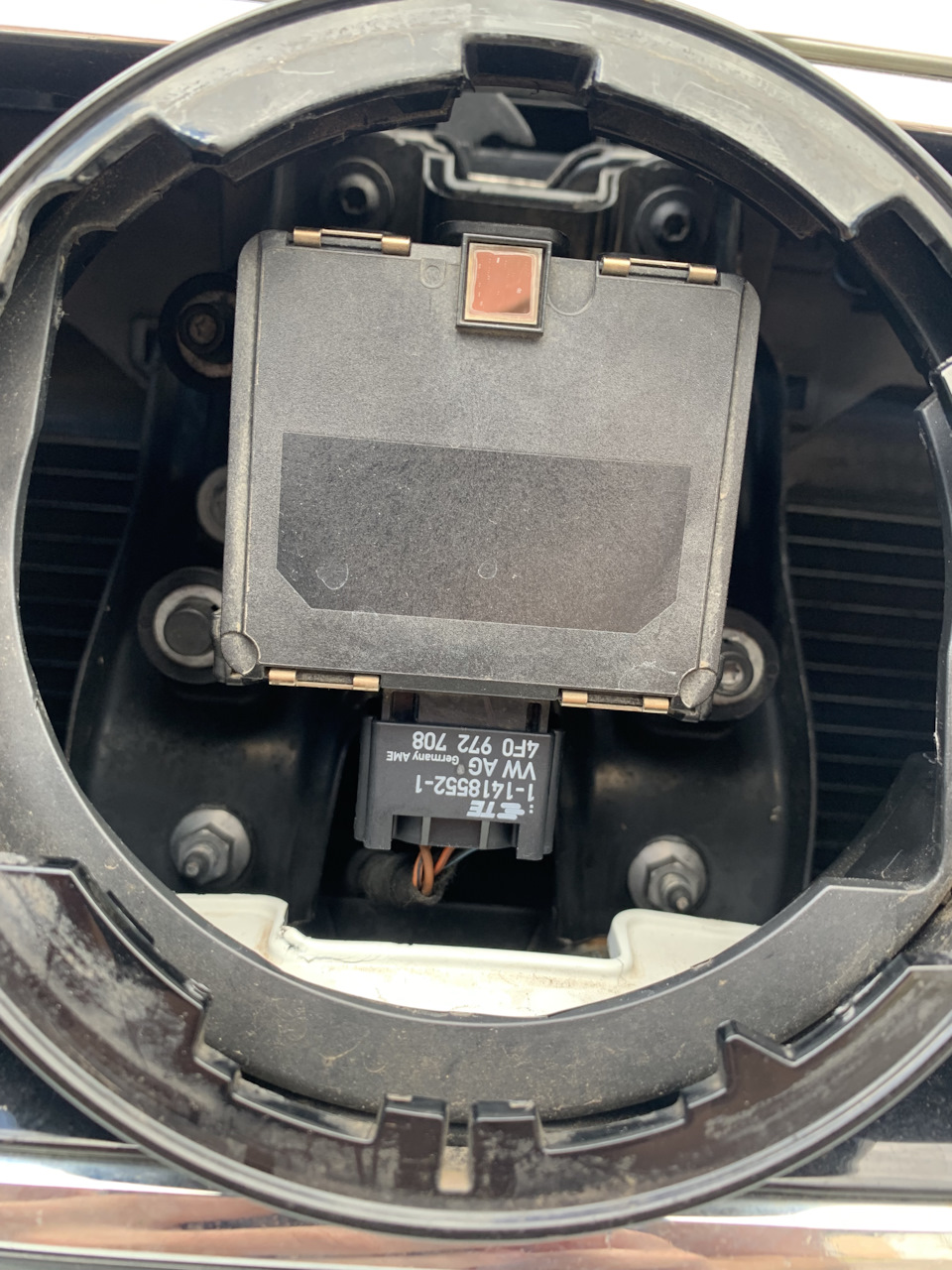 4F0972708 Корпус плоского разъ VAG | Запчасти на DRIVE2