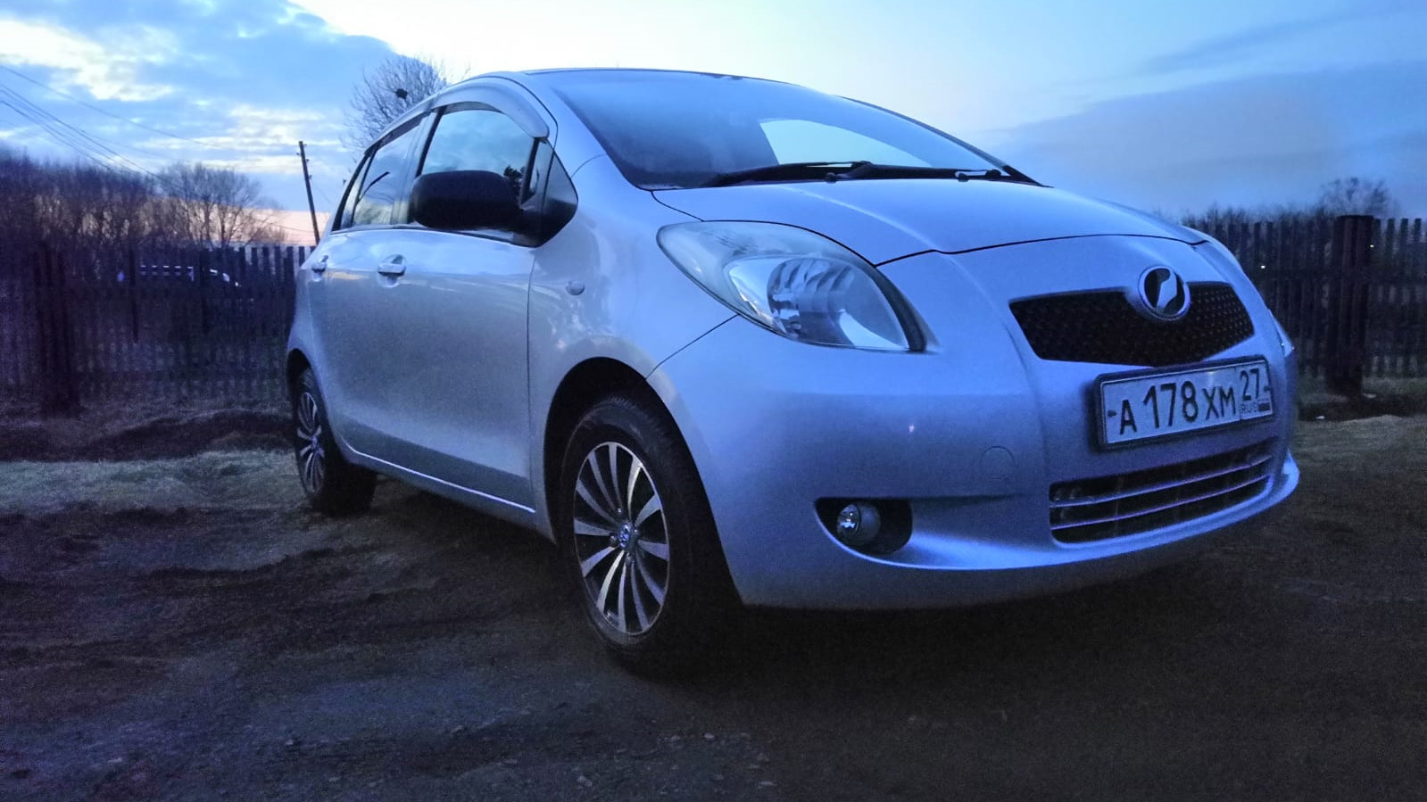 Toyota Vitz (90) 0.9 бензиновый 2006 | на DRIVE2