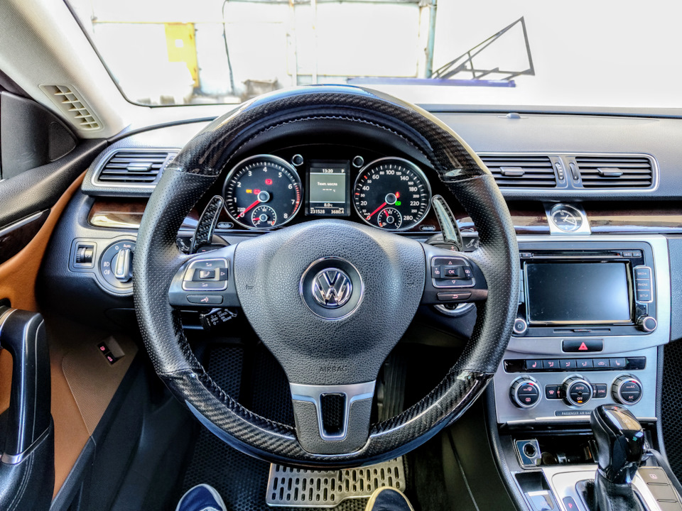 Карбоновый чехол на руль с алика — Volkswagen Passat CC, 2 л, 2013 года ...