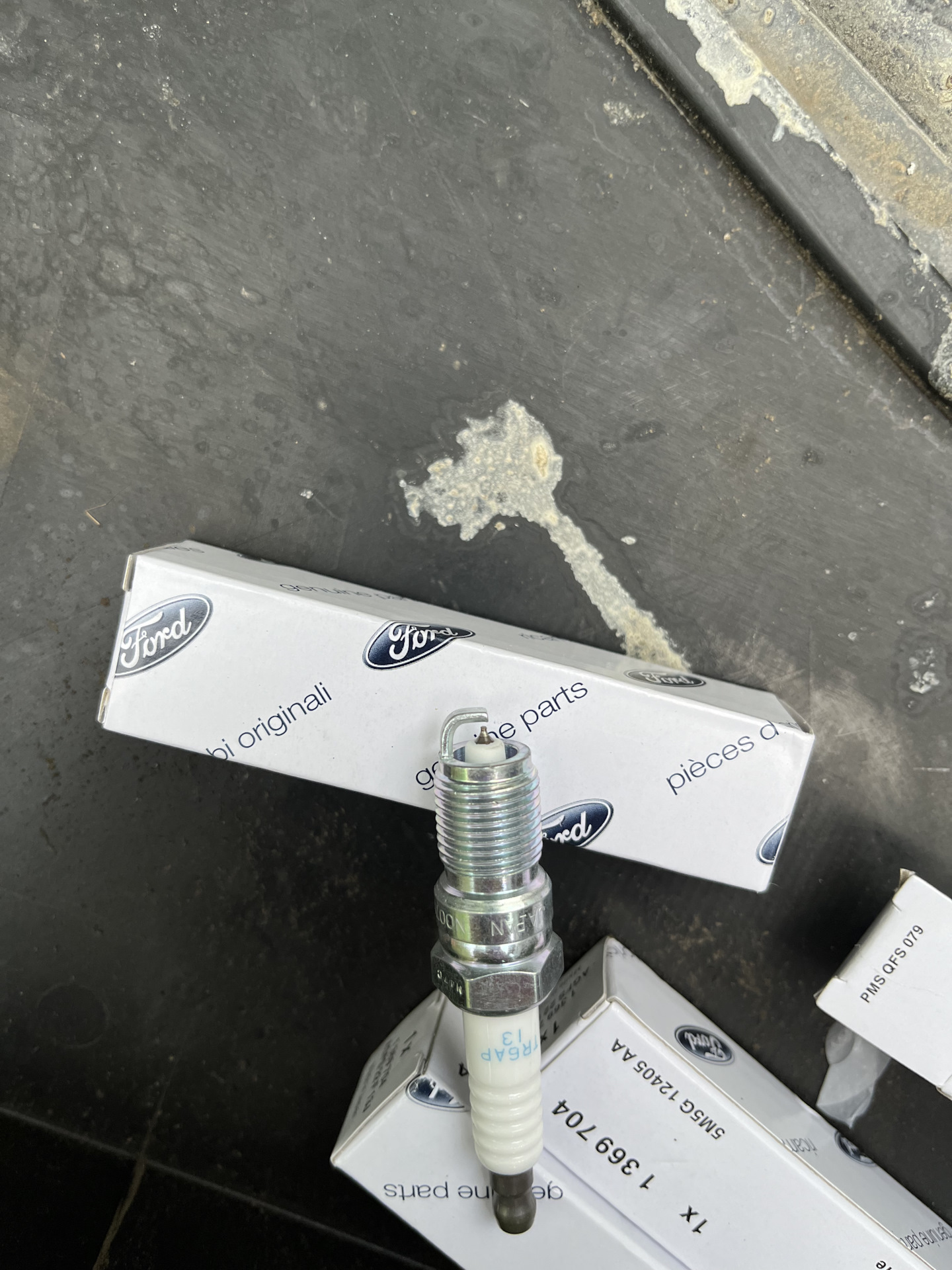 6 Замена свечей зажигания. — Ford Mondeo IV, 2 л, 2013 года | запчасти ...