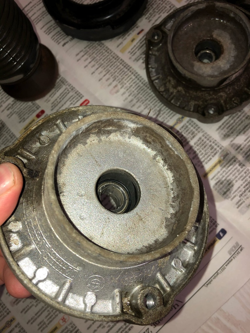 Замена передних пружин амортизаторов — BMW 5 series (F10), 3 л, 2014 ...