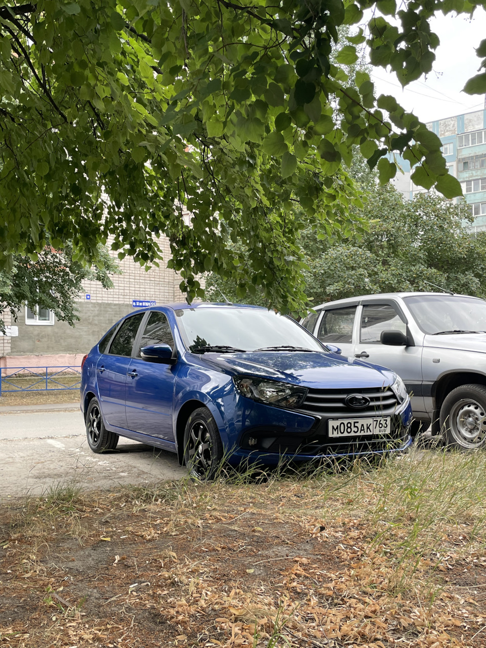 Диски r15, тонировка вкруг, занижение -50 — Lada Гранта Лифтбек (2G), 1 ...