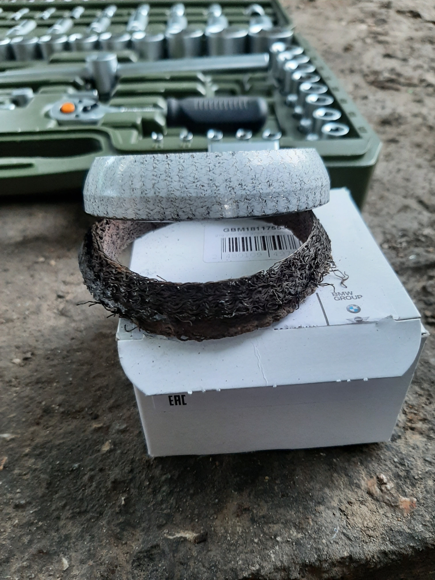 Замена уплотнительного кольца приемной трубы глушителя.(для себя ...