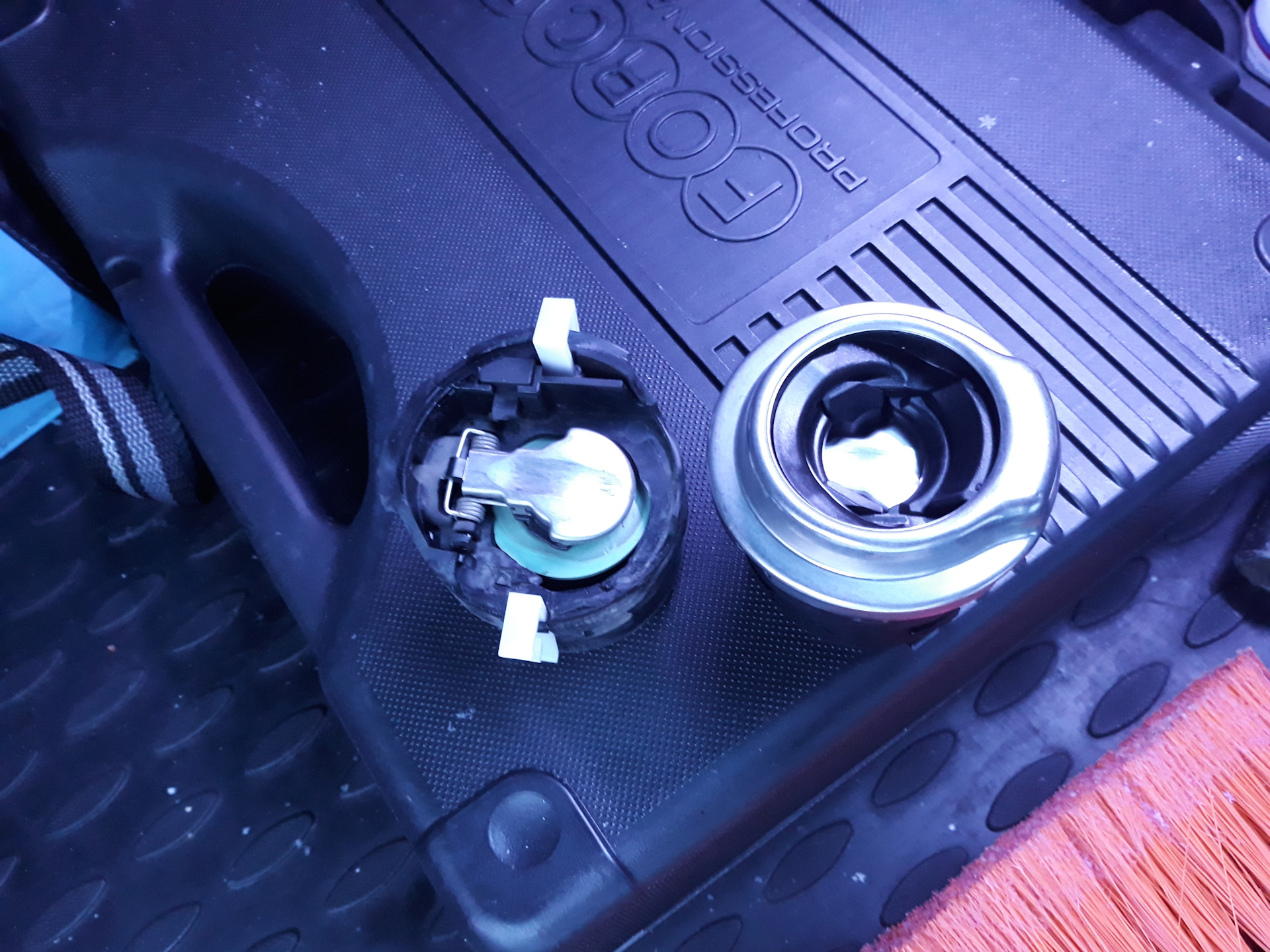 Замена клапана заливной горловины топливного бака. 1711510 — Ford Focus ...