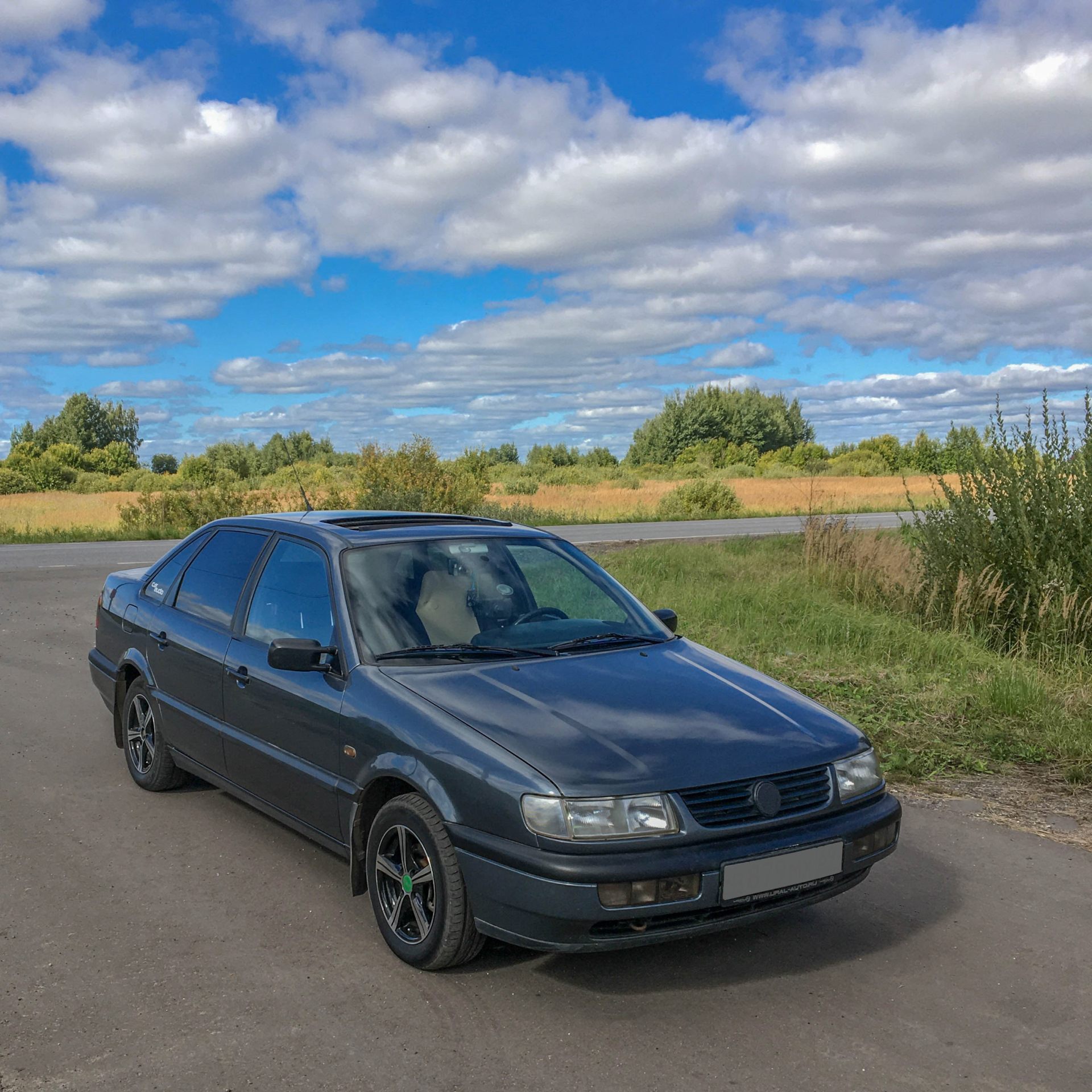 Летняя поездка в город Мышкин — Volkswagen Passat B4 1 8 л 1996 года